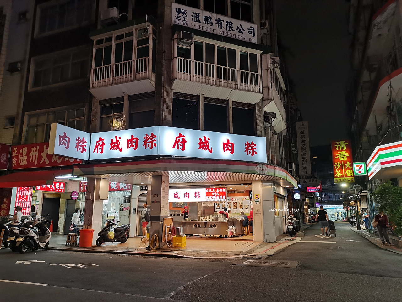 【王記府城肉粽】最懂南部人的家鄉味，黃仁勳點名美食＋蘿蔔湯免費加湯喝到飽！ @Maruko(丸子)與美食有個約會